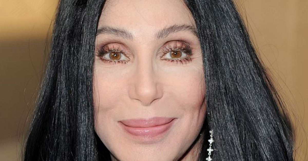 40 years younger. Paparazzi caught the 76-year-old Cher with her lover - Animalplanetnow