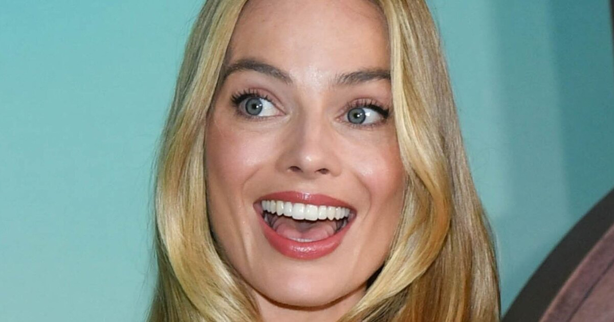 Margot Robbie Appeared in a Pink Mini-Dress With Ribbons on Her Chest ...