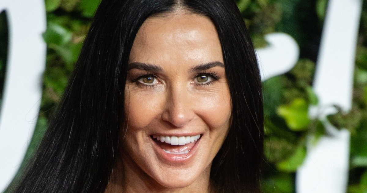 "As Brazen As She Can Be": 61-Year-Old Demi Moore Appeared In A "Naked" Dress At The Fashion ...